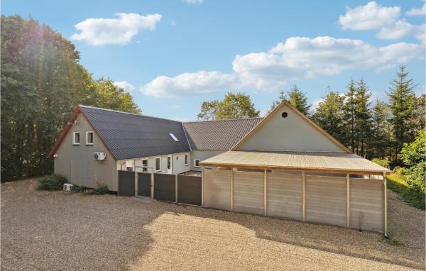 7 Bedroom Stunning Home In Sønder Omme - Billund
