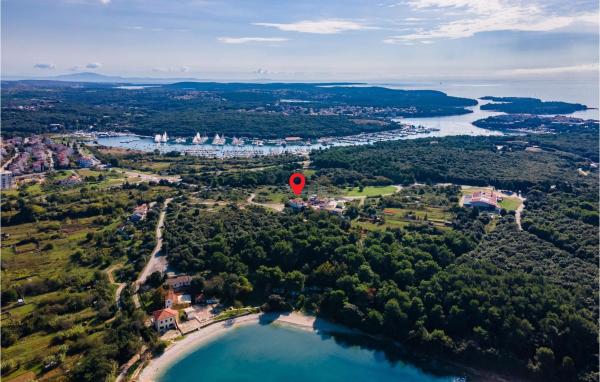 2 Bedroom Gorgeous Apartment In Pula - Banjole