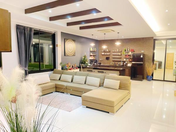 Spacious Private Villa Modern Style Near Beach - Takua Thung District