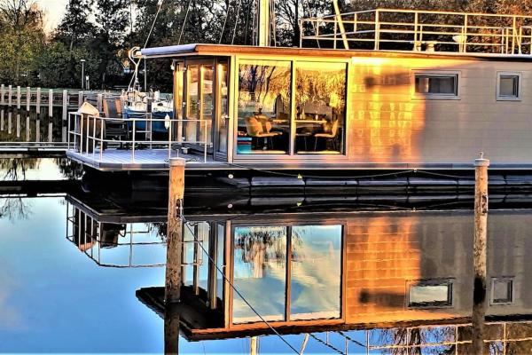 Houseboat Isola - Volendam