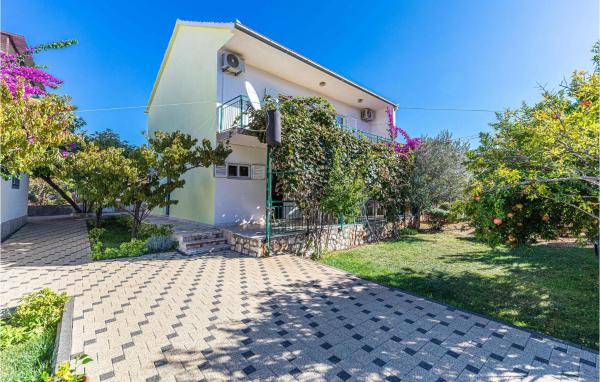 3 Bedroom Awesome Home In Poljica - Trogir