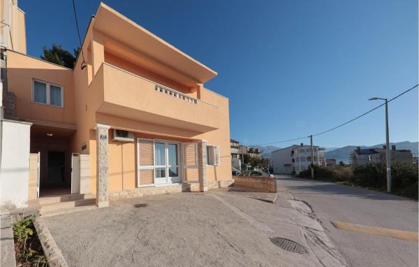 Lovely Apartment In Split With Wifi - Podstrana