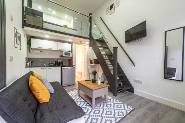 Studio In Central Reading- Next To Town Centre - Reading