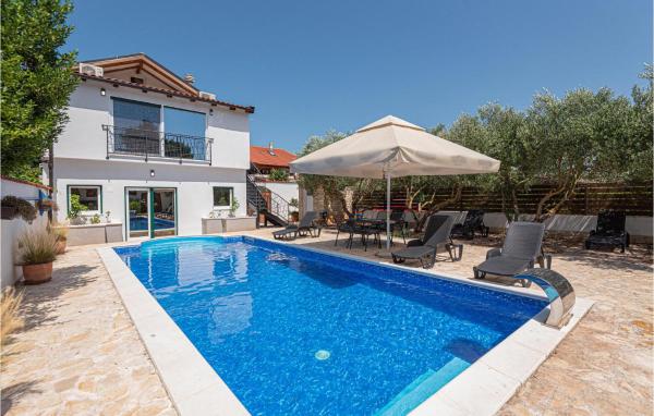 Nice Apartment In Dubrava Kod Sibenika - Skradin