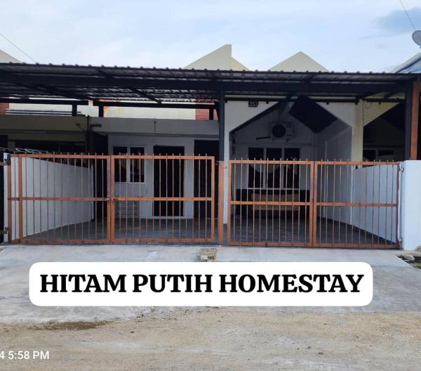 Homestay Kemaman - Hitam Putih Homestay - Kijal