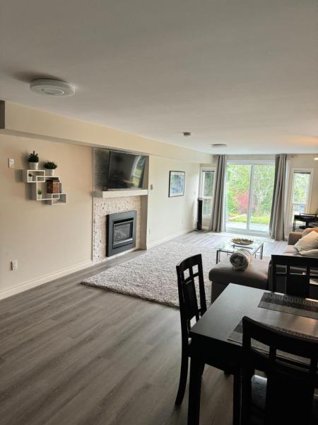 Bright Private Suite Near Departure Bay Beach - Vancouver Island