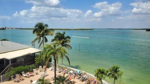 Southern Comfort - Updated Waterfront Condo - Bonita Springs, FL