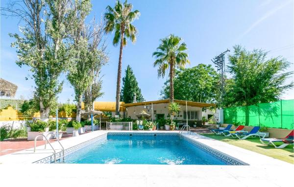 6 Bedroom Amazing Home In Lucena - ルセーナ