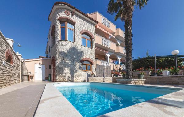 Cozy Apartment In Pula With Wifi - Fažana