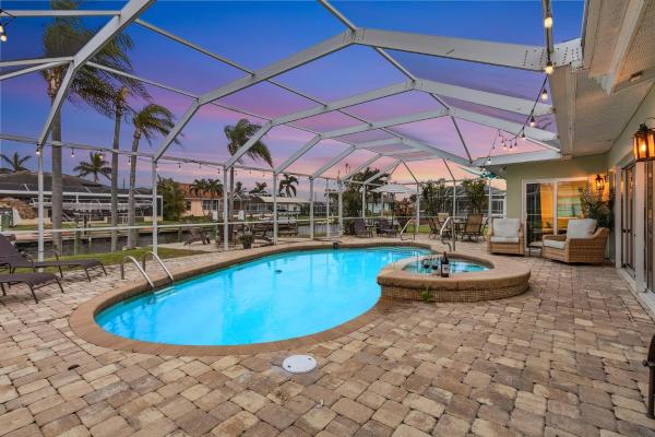 Boating & Fishing Enthusiasts, Heated Pool And Spa, Bicycles - Latitude Adjustment - Roelens - Fort Myers, FL