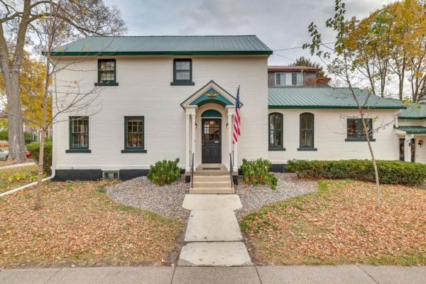 Charming Home 3 Blocks To Winona State University - Winona