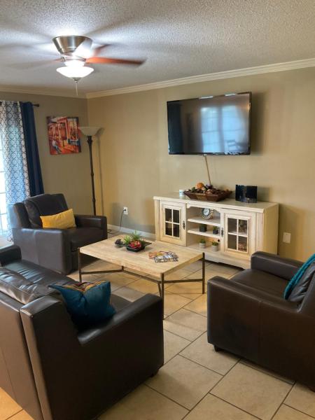 3 Bedroom Cozy Vacation Rental Near Airport - Kenner, LA