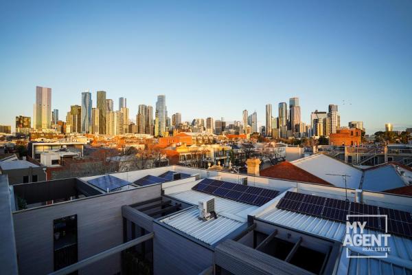 Tri-level Townhouse In Prime North Melbourne - Brooklyn, Victoria