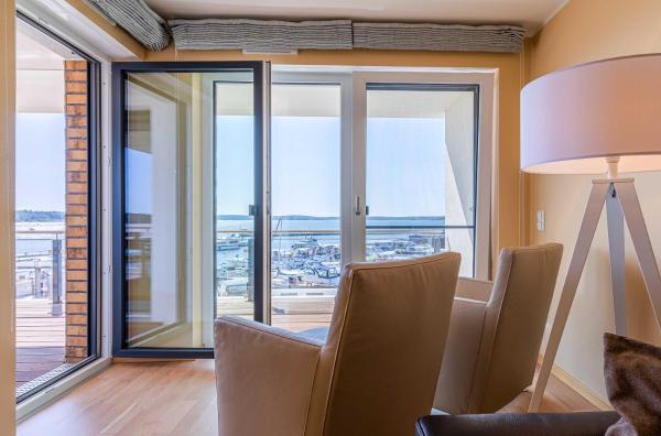 Müritzsonne - Apartment In Der Hafenresidenz Mit Balkon & Wellness - Waren