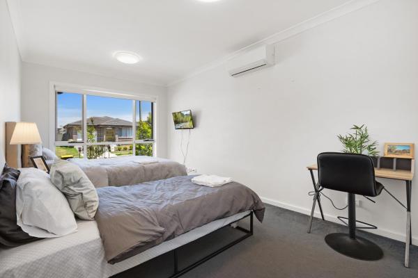 Kozyguru Austral Convenient 4 X Ensuite House - Sydney