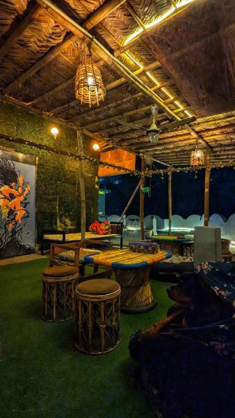 Hobbit House Hostel - Rishikesh
