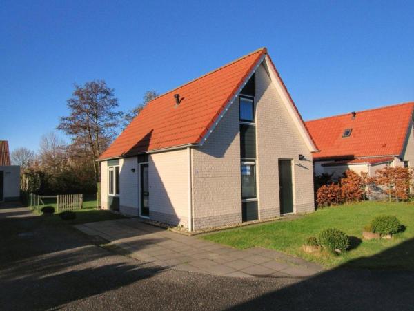 Inviting Holiday Home With Garden - Nieuwvliet