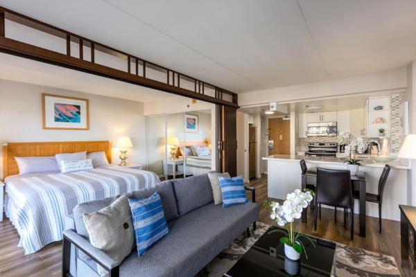 1519 Ilikai Collection 9. Beachfront Resort, Upgraded - Honolulu, HI