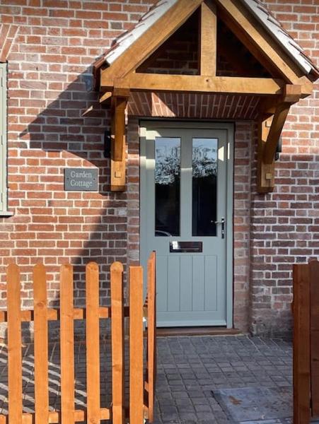 Garden Cottage - Warwick