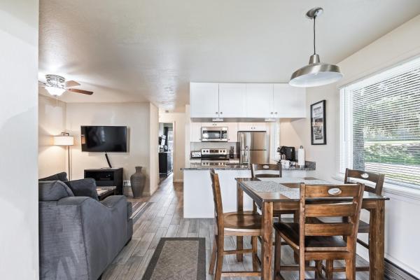 Newly Renovated Unit, Contemporary Interiors, Minutes From Fine Dining And Wold Class Skiing! - Park City, UT