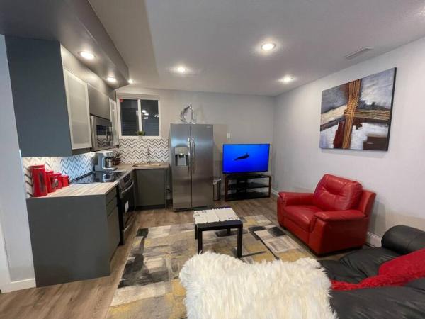 Comfortable And Beautiful Brand-new Suite Bsmt-two Bedroom, Two Washrooms - Calgary