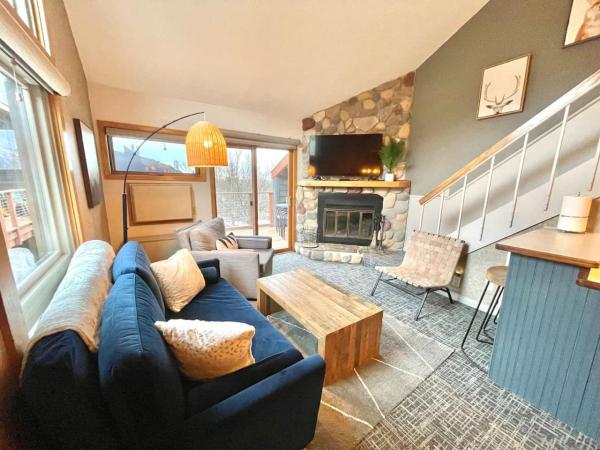 Ski In Ski Out Top Floor Condo With Pools, Hot Tub And More - Lutsen, MN