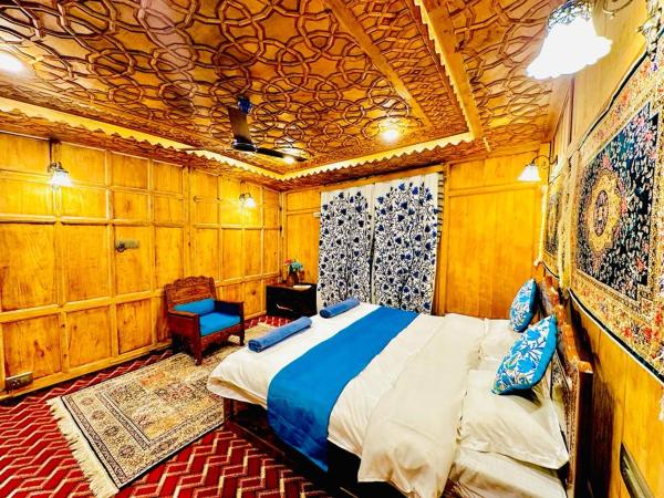 New Zealand Group Of Houseboats - Srinagar