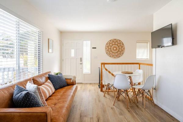 Beacons Beach Cottage - San Marcos, CA