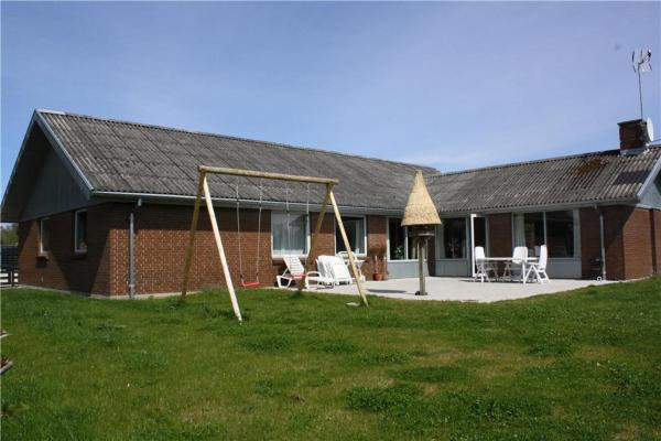 Awesome Home In Glesborg With 6 Bedrooms And Sauna - Denmark