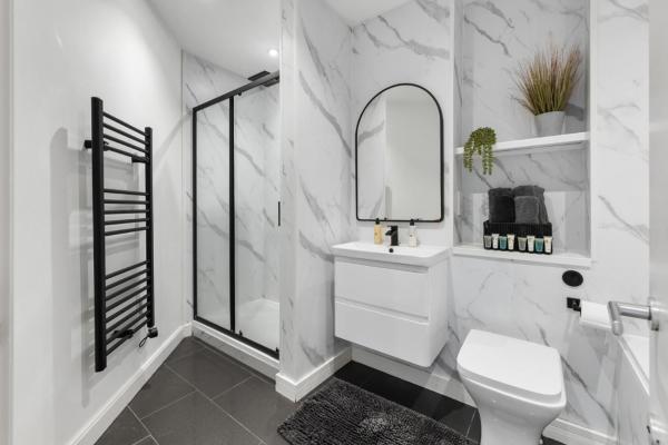 The Olive Tree With Balcony And Parking - Leicester