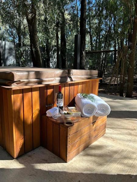Luxury Tranquil Treehouse & Hot Tub - Tyger Valley