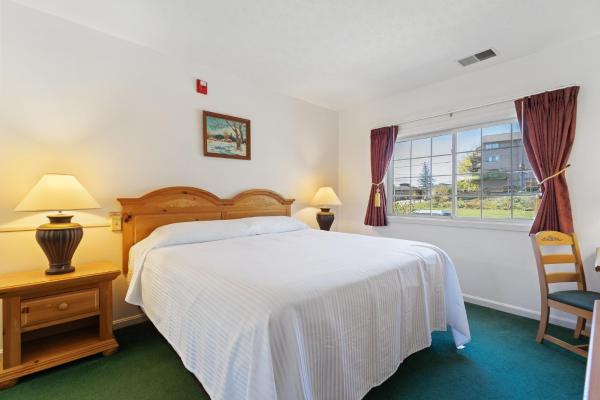 Grand Wood Suites - 1st Floor Front Side Suite 104 - Nashville, IN