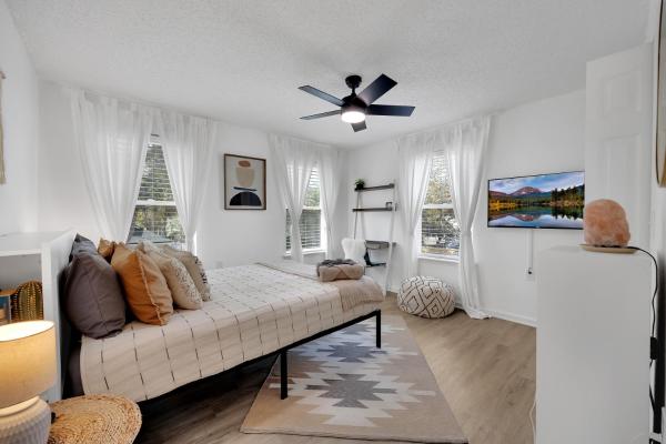 {Hidden Gem} Beach Home Blocks From Ocean +6 Bikes - Jacksonville Beach, FL
