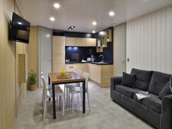 Chalet In A Holiday Complex With Direct Sea Access-formerly Tui Ferienhaus - Corsica