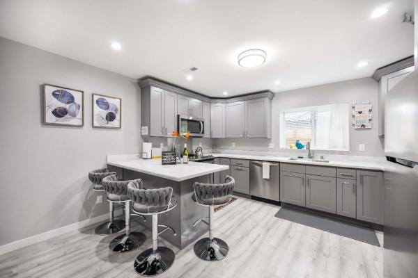 Kirkland Home With 2 Queen Beds - Totem Lake Village - Kirkland, WA