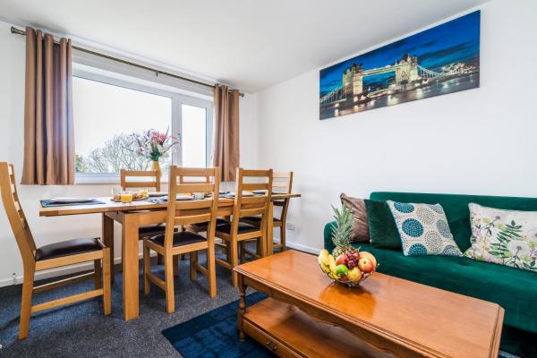 Mayflower House Contractors, Families, Relocators, Free Parking - Hemel Hempstead