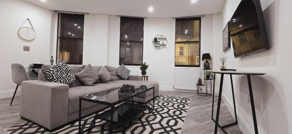 Abbey Corner By Nivaas-located In The Heart Of The City Centre-5 Minute Walk To Train Station-20 Minutes To London Via Train - Reading