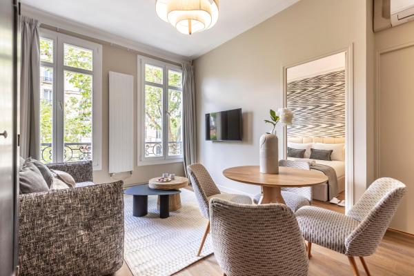 Sweett - Villiers - Avenue des Champs-Élysées - Paris