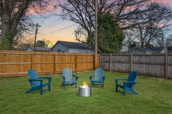 Modern Bungalow, Game Room, Fire Pit, Grill - Greensboro