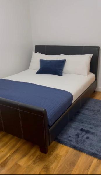 Lovely 2 Bedroom River View Apartment - Ilford