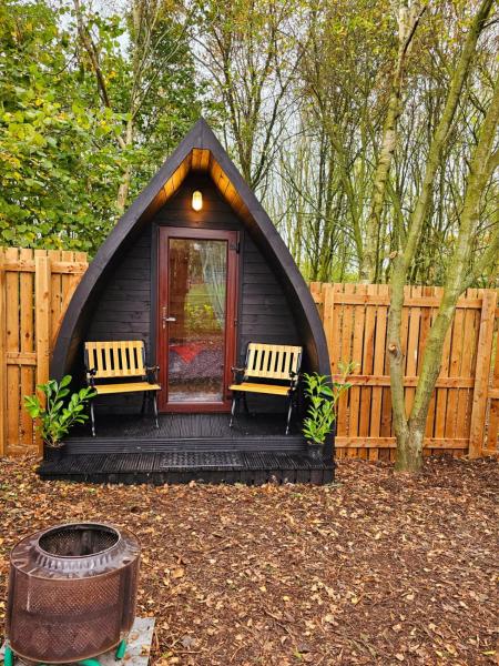 The Laurels - Wood Fired Hot Tub And Firepit - Blackpool