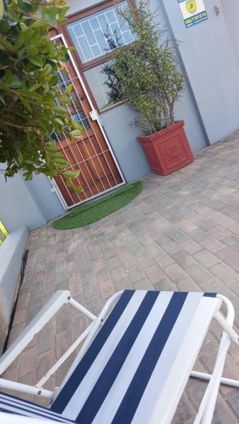 At Lilac, Jeffreys Bay, Cottage For 2 - Humansdorp
