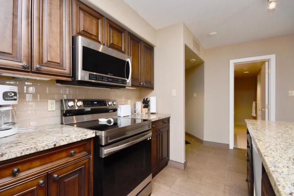 Jacuzzi Suite With King Bed, Full Kitchen - Horseshoe Valley, ON