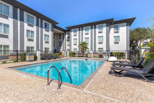 Best Western Medical Center North Inn & Suites Near Six Flags - Helotes, TX