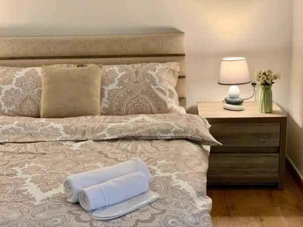 Niko Pirosmani 3-room Apartment In Old Tbilisi - Tbilisi