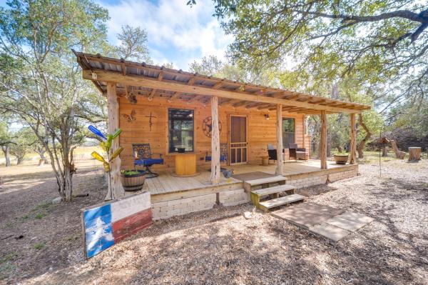 Happy Haven | Hill Country Couple’s Cabin Retreat - Grape Creek Vineyards, Fredericksburg
