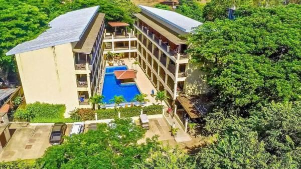 2-bedroom, 2-bath Condo Near Beach - Playa Hermosa