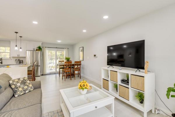 Near Top Attractions Deck Dining At Severn Home! - Glen Burnie, MD