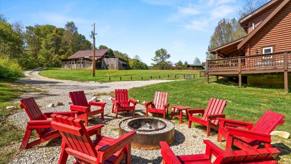 Alpine 8 Br Lodge - Hot Tub Fire Pit Ping Pong - Dale Hollow Reservoir