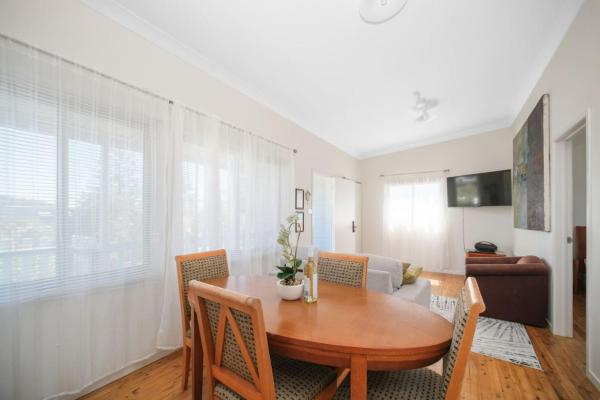 Manning Point Heights Upstairs - Harrington